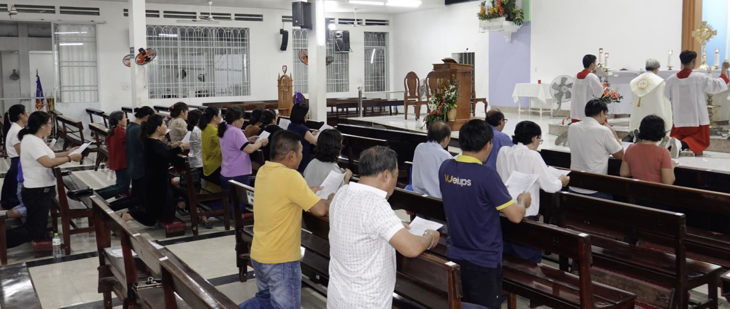 Ban Caritas giáo xứ Nhân Hòa tĩnh tâm và Chầu Thánh Thể