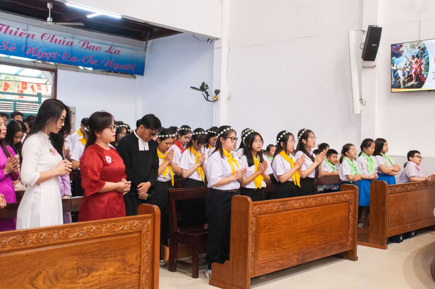 Giáo xứ Công Lý: Thánh lễ ban bí tích Thêm Sức cho 30 em thiếu nhi