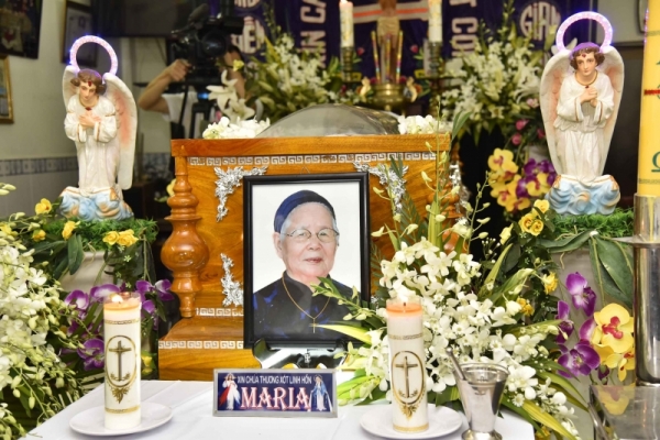 Giáo xứ Bình An: Nghi thức tẩn liệm bà cố Maria Trần Thị Mai